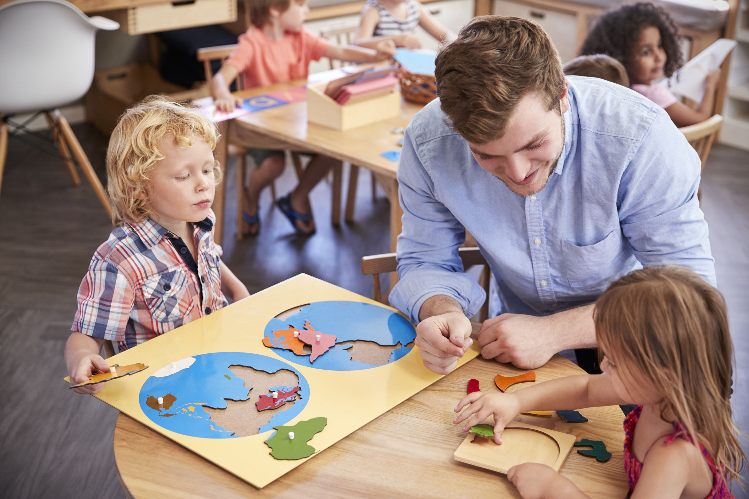 Metoda Montessori si Waldorf, doua dintre cele mai cunoscute metode ...